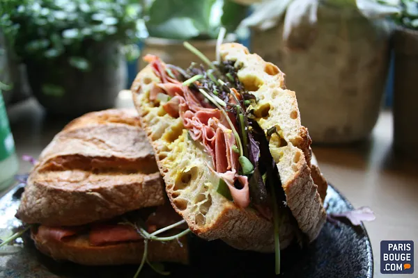 Scaria : restaurant, épicerie et cantine